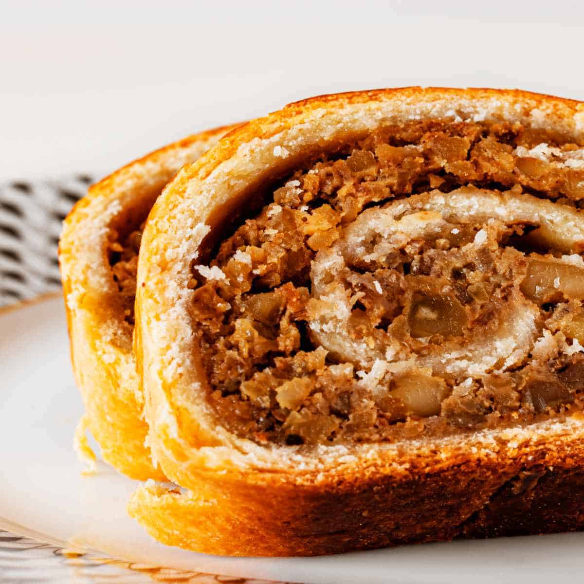 Hungarian Nut Roll Recipe – I Knead Bread
